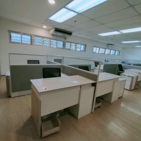 Workstation W-25 | 4-Seat Executive w/ Frosted Glass